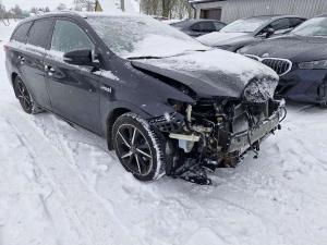 Black Toyota Auris 2018 in Marijampole, with an engine capacity of 1.80 L and mileage of 112 thousand km for 7300 €, photo 3 on AUTOMOTO.COM.LV