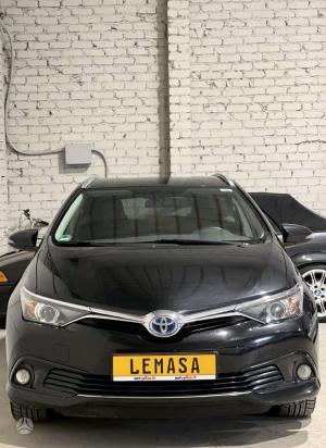 Black Toyota Auris 2018 in Klaipeda, with an engine capacity of 1.80 L and mileage of 256 thousand km for 9999 €, photo 8 on AUTOMOTO.COM.LV