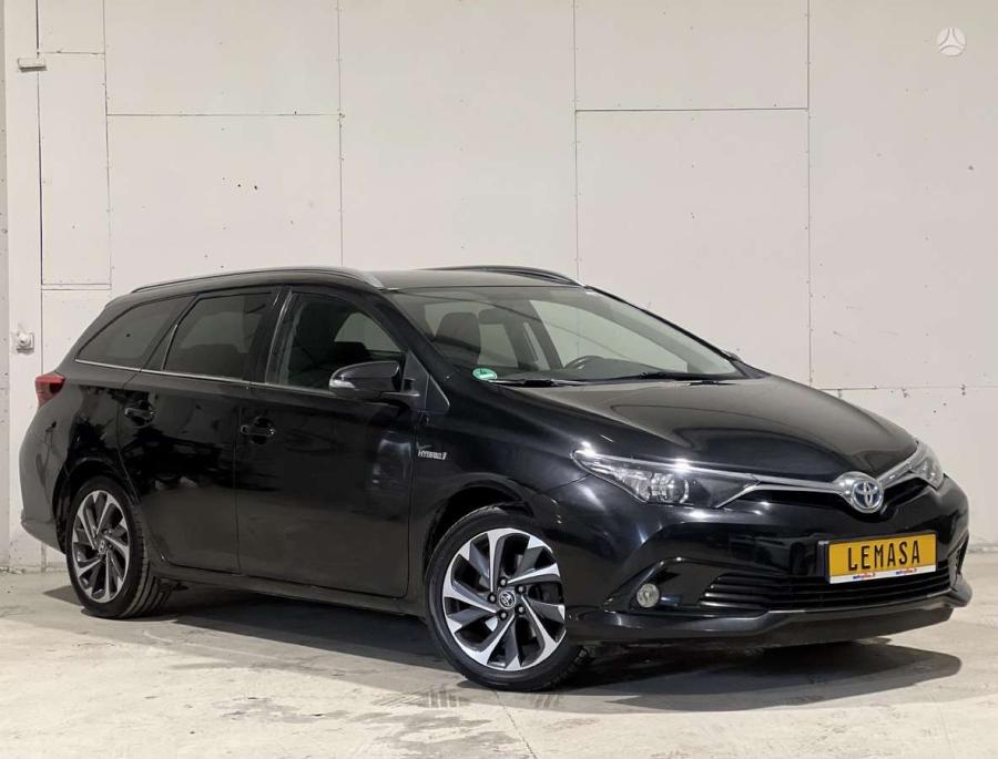 Black Toyota Auris 2018 in Klaipeda, with an engine capacity of 1.80 L and mileage of 256 thousand km for 9999 €, photo 19 on AUTOMOTO.COM.LV