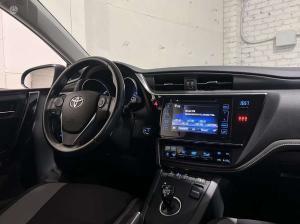 Black Toyota Auris 2018 in Klaipeda, with an engine capacity of 1.80 L and mileage of 256 thousand km for 9999 €, photo 24 on AUTOMOTO.COM.LV
