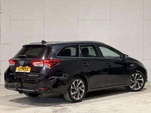 Black Toyota Auris 2018 in Klaipeda, with an engine capacity of 1.80 L and mileage of 256 thousand km for 9999 €, photo 28 on AUTOMOTO.COM.LV