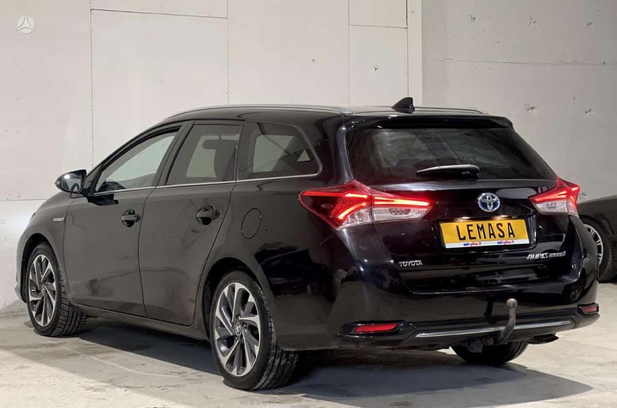 Black Toyota Auris 2018 in Klaipeda, with an engine capacity of 1.80 L and mileage of 256 thousand km for 9999 €, photo 30 on AUTOMOTO.COM.LV