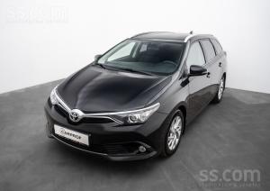 Black Toyota Auris 2018 in Riga, with an engine capacity of 1.60 L and mileage of 236 thousand km for 8999 €, photo  on AUTOMOTO.COM.LV