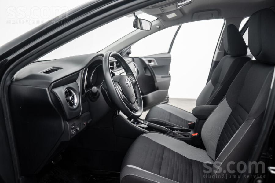 Melns Toyota Auris 2018 Rīga, ar dzinēja tilpumu 1.60 L un nobraukumu 236 tūkst. km par 8999 €, foto 8 vietnē AUTOMOTO.COM.LV