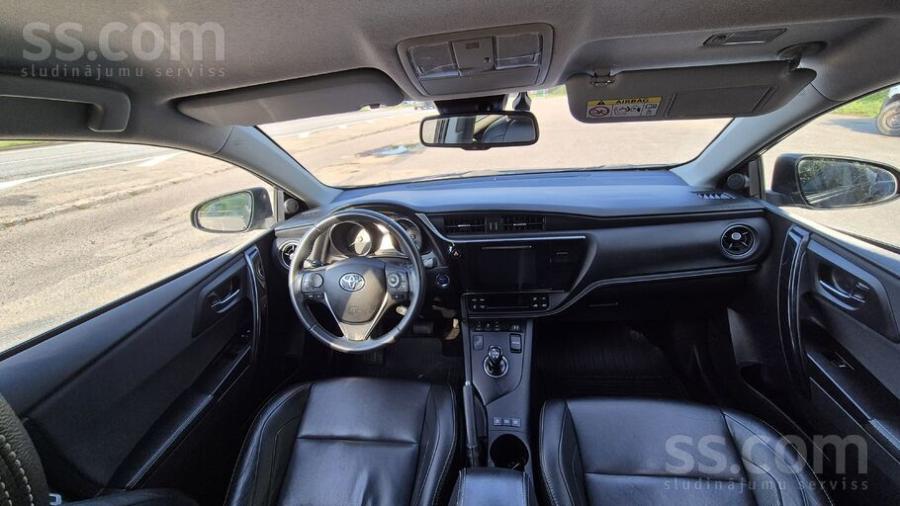 Black Toyota Auris 2018 in Aizkraukle, with an engine capacity of 1.80 L and mileage of 506 thousand km for 8950 €, photo 7 on AUTOMOTO.COM.LV