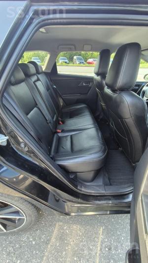 Black Toyota Auris 2018 in Aizkraukle, with an engine capacity of 1.80 L and mileage of 506 thousand km for 8950 €, photo 8 on AUTOMOTO.COM.LV