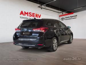 Black Toyota Auris 2018 in Tallinn, with an engine capacity of 1.80 L and mileage of 126 thousand km for 13490 €, photo 3 on AUTOMOTO.COM.LV