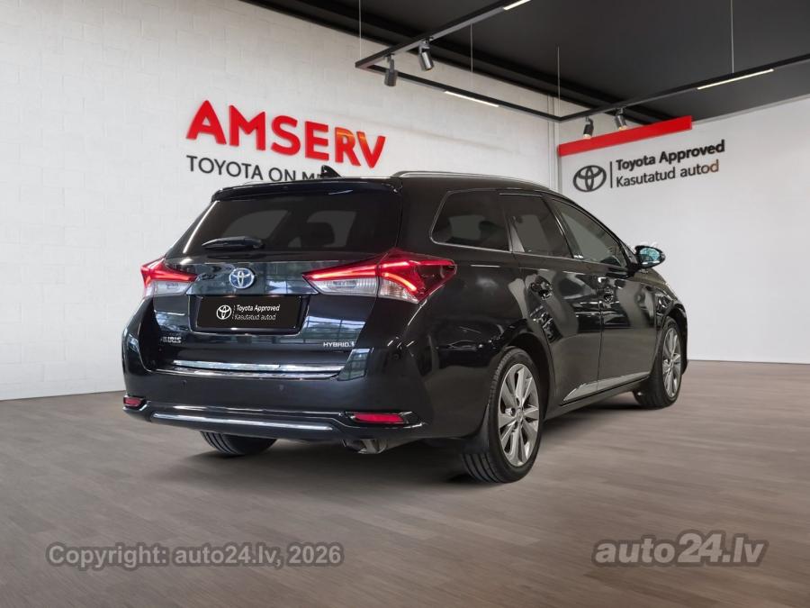Black Toyota Auris 2018 in Tallinn, with an engine capacity of 1.80 L and mileage of 126 thousand km for 13490 €, photo 3 on AUTOMOTO.COM.LV