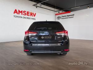 Black Toyota Auris 2018 in Tallinn, with an engine capacity of 1.80 L and mileage of 126 thousand km for 13490 €, photo 5 on AUTOMOTO.COM.LV