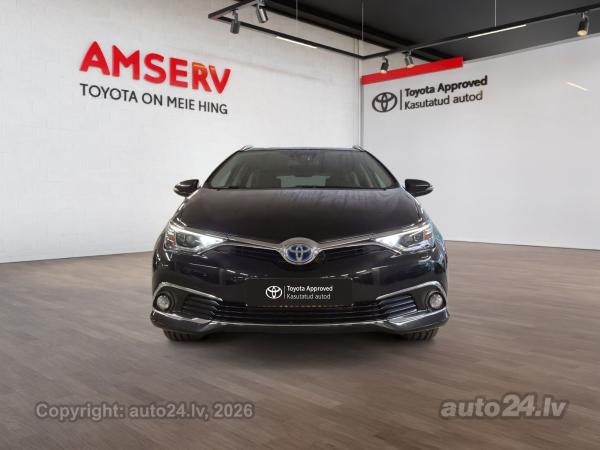 Black Toyota Auris 2018 in Tallinn, with an engine capacity of 1.80 L and mileage of 126 thousand km for 13490 €, photo 5 on AUTOMOTO.COM.LV