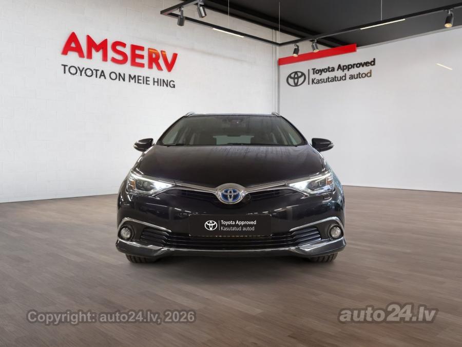 Black Toyota Auris 2018 in Tallinn, with an engine capacity of 1.80 L and mileage of 126 thousand km for 13490 €, photo 6 on AUTOMOTO.COM.LV