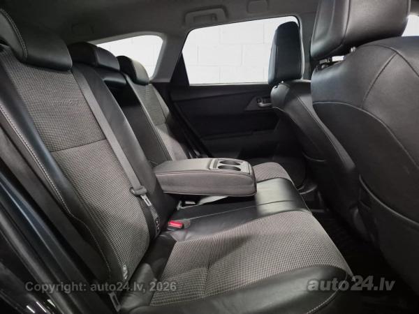 Black Toyota Auris 2018 in Tallinn, with an engine capacity of 1.80 L and mileage of 126 thousand km for 13490 €, photo 7 on AUTOMOTO.COM.LV