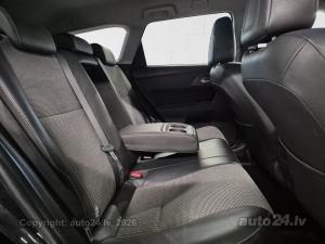 Black Toyota Auris 2018 in Tallinn, with an engine capacity of 1.80 L and mileage of 126 thousand km for 13490 €, photo 8 on AUTOMOTO.COM.LV