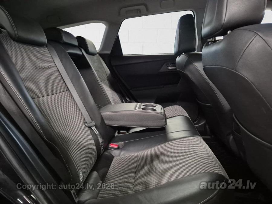 Black Toyota Auris 2018 in Tallinn, with an engine capacity of 1.80 L and mileage of 126 thousand km for 13490 €, photo 8 on AUTOMOTO.COM.LV