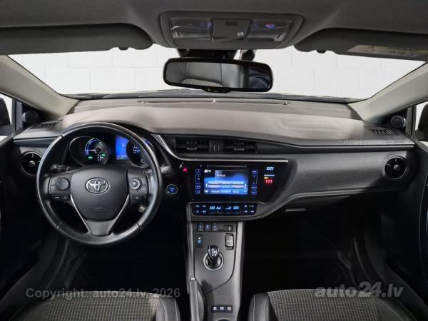 Black Toyota Auris 2018 in Tallinn, with an engine capacity of 1.80 L and mileage of 126 thousand km for 13490 €, photo 8 on AUTOMOTO.COM.LV