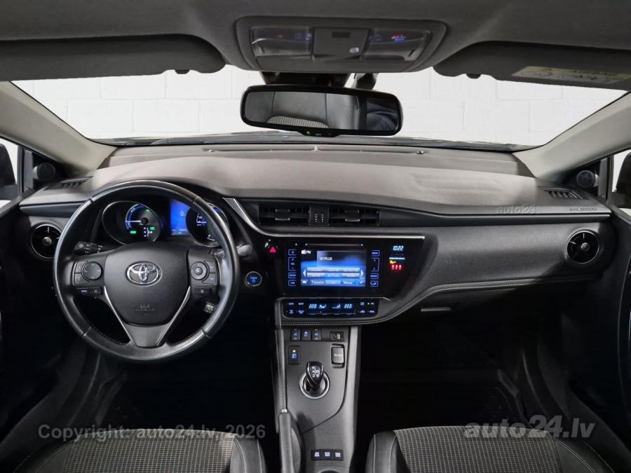 Black Toyota Auris 2018 in Tallinn, with an engine capacity of 1.80 L and mileage of 126 thousand km for 13490 €, photo 9 on AUTOMOTO.COM.LV