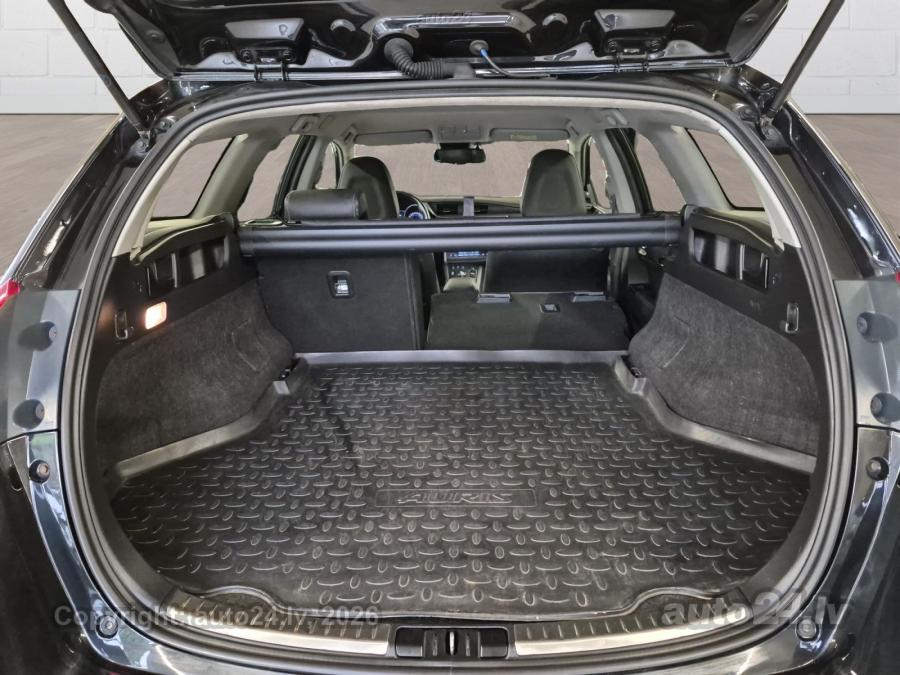 Black Toyota Auris 2018 in Tallinn, with an engine capacity of 1.80 L and mileage of 126 thousand km for 13490 €, photo 11 on AUTOMOTO.COM.LV