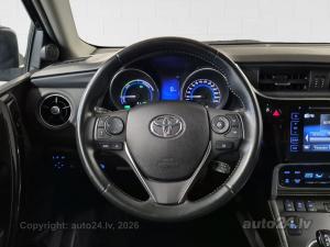 Black Toyota Auris 2018 in Tallinn, with an engine capacity of 1.80 L and mileage of 126 thousand km for 13490 €, photo 13 on AUTOMOTO.COM.LV