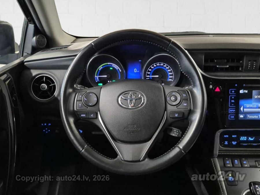 Black Toyota Auris 2018 in Tallinn, with an engine capacity of 1.80 L and mileage of 126 thousand km for 13490 €, photo 13 on AUTOMOTO.COM.LV