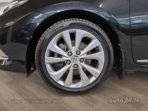 Black Toyota Auris 2018 in Tallinn, with an engine capacity of 1.80 L and mileage of 126 thousand km for 13490 €, photo 16 on AUTOMOTO.COM.LV