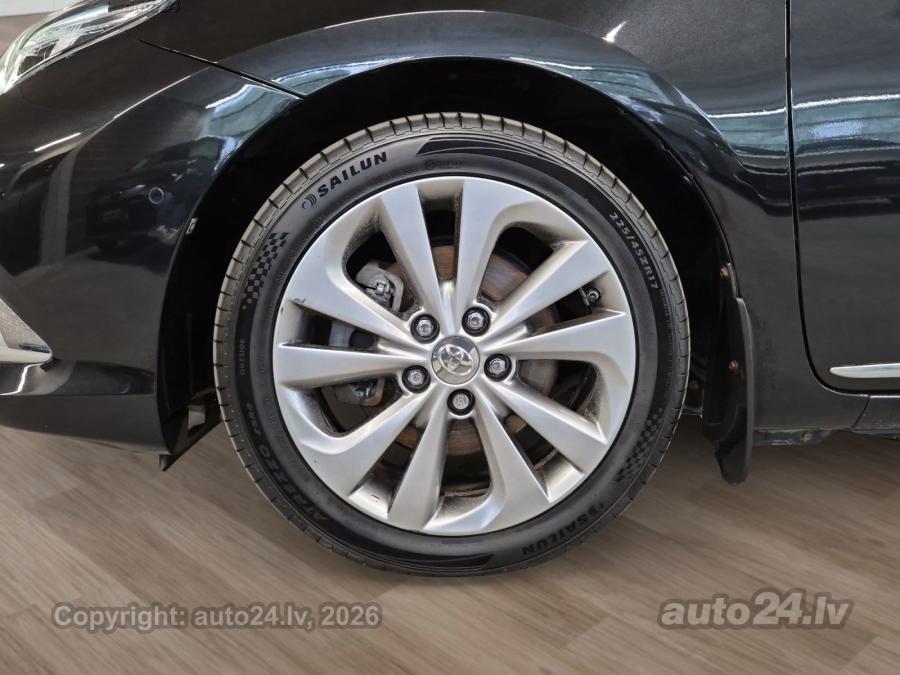 Black Toyota Auris 2018 in Tallinn, with an engine capacity of 1.80 L and mileage of 126 thousand km for 13490 €, photo 16 on AUTOMOTO.COM.LV