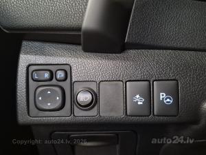Black Toyota Auris 2018 in Tallinn, with an engine capacity of 1.80 L and mileage of 126 thousand km for 13490 €, photo 18 on AUTOMOTO.COM.LV
