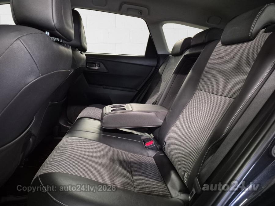 Black Toyota Auris 2018 in Tallinn, with an engine capacity of 1.80 L and mileage of 126 thousand km for 13490 €, photo 19 on AUTOMOTO.COM.LV