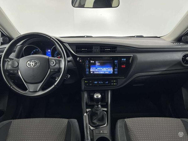 Black Toyota Auris 2018 in Vilnius, with an engine capacity of 1.60 L and mileage of 111 thousand km for 13900 €, photo 8 on AUTOMOTO.COM.LV