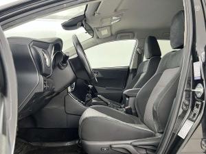 Черный Тойота Аурис 2018 в Вильнюс, объемом двигателя 1.60 л и пробегом 111 тыс. км за 13900 €, фото 12 на AUTOMOTO.COM.LV