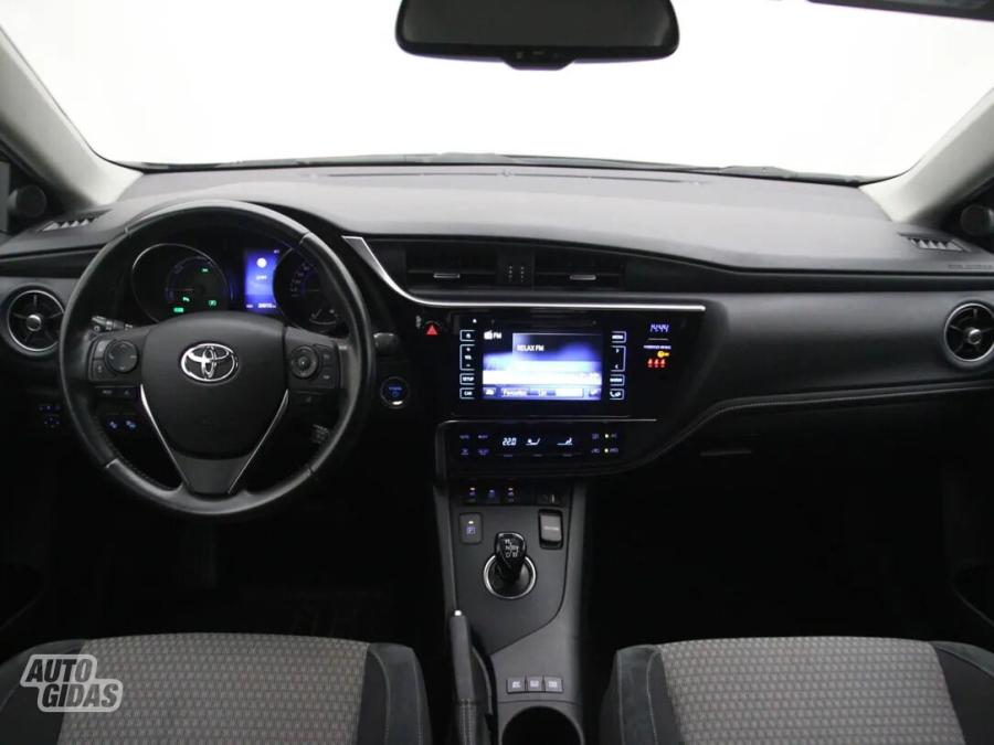 Black Toyota Auris 2019 in Vilnius, with an engine capacity of 1.80 L and mileage of 201 thousand km for 13699 €, photo 2 on AUTOMOTO.COM.LV