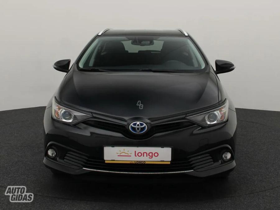 Black Toyota Auris 2019 in Vilnius, with an engine capacity of 1.80 L and mileage of 201 thousand km for 13699 €, photo 3 on AUTOMOTO.COM.LV