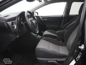 Black Toyota Auris 2019 in Vilnius, with an engine capacity of 1.80 L and mileage of 201 thousand km for 13699 €, photo 4 on AUTOMOTO.COM.LV