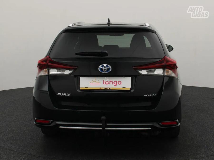 Black Toyota Auris 2019 in Vilnius, with an engine capacity of 1.80 L and mileage of 201 thousand km for 13699 €, photo 5 on AUTOMOTO.COM.LV