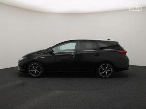Black Toyota Auris 2019 in Vilnius, with an engine capacity of 1.80 L and mileage of 201 thousand km for 13699 €, photo 6 on AUTOMOTO.COM.LV