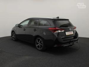 Black Toyota Auris 2019 in Vilnius, with an engine capacity of 1.80 L and mileage of 201 thousand km for 13699 €, photo 7 on AUTOMOTO.COM.LV