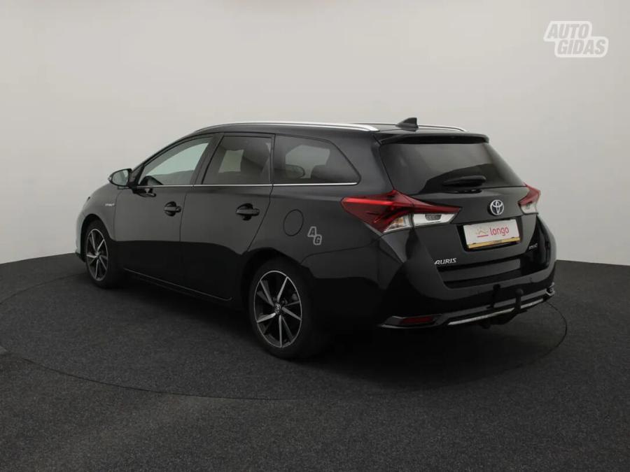 Black Toyota Auris 2019 in Vilnius, with an engine capacity of 1.80 L and mileage of 201 thousand km for 13699 €, photo 7 on AUTOMOTO.COM.LV