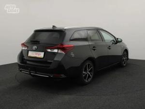 Black Toyota Auris 2019 in Vilnius, with an engine capacity of 1.80 L and mileage of 201 thousand km for 13699 €, photo 8 on AUTOMOTO.COM.LV