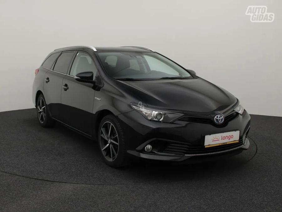 Black Toyota Auris 2019 in Vilnius, with an engine capacity of 1.80 L and mileage of 201 thousand km for 13699 €, photo 10 on AUTOMOTO.COM.LV