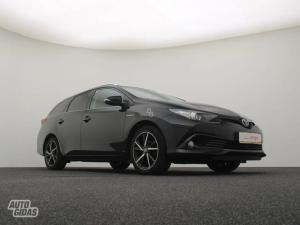 Black Toyota Auris 2019 in Vilnius, with an engine capacity of 1.80 L and mileage of 201 thousand km for 13699 €, photo 11 on AUTOMOTO.COM.LV