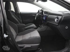 Black Toyota Auris 2019 in Vilnius, with an engine capacity of 1.80 L and mileage of 201 thousand km for 13699 €, photo 14 on AUTOMOTO.COM.LV