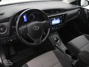 Black Toyota Auris 2019 in Vilnius, with an engine capacity of 1.80 L and mileage of 201 thousand km for 13699 €, photo 16 on AUTOMOTO.COM.LV