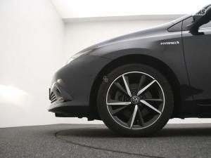 Black Toyota Auris 2019 in Vilnius, with an engine capacity of 1.80 L and mileage of 201 thousand km for 13699 €, photo 26 on AUTOMOTO.COM.LV