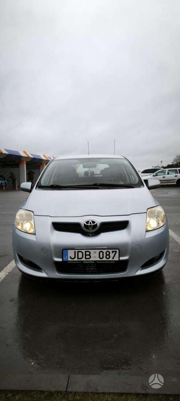 Blue Toyota Auris 2007 in Vilnius, with an engine capacity of 2.00 L and mileage of 221 thousand km for 1400 €, photo 1 on AUTOMOTO.COM.LV