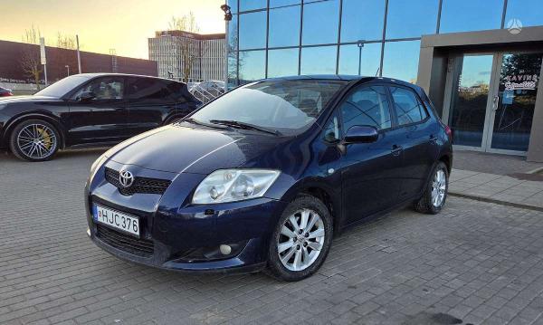 Blue Toyota Auris 2007 in Vilnius, with an engine capacity of 2.00 L and mileage of 300 thousand km for 1900 €, photo 2 on AUTOMOTO.COM.LV