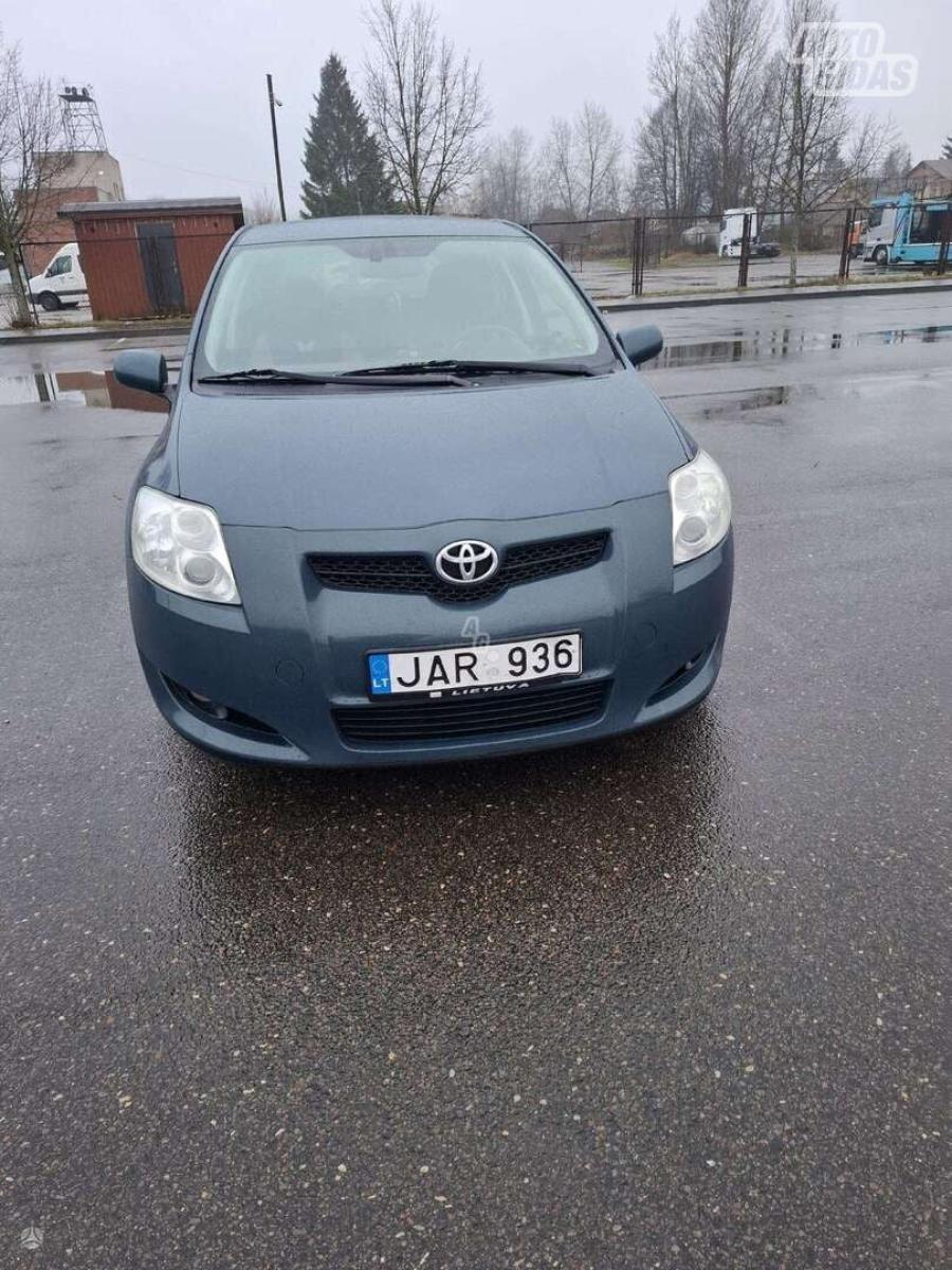 Blue Toyota Auris 2007 in Vilnius, with an engine capacity of 2.00 L and mileage of 290 thousand km for 950 €, photo 1 on AUTOMOTO.COM.LV