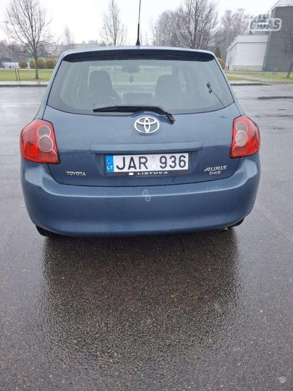 Blue Toyota Auris 2007 in Vilnius, with an engine capacity of 2.00 L and mileage of 290 thousand km for 950 €, photo 5 on AUTOMOTO.COM.LV