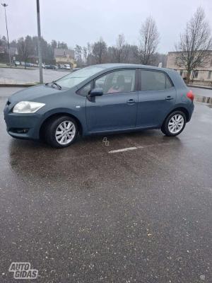 Blue Toyota Auris 2007 in Vilnius, with an engine capacity of 2.00 L and mileage of 290 thousand km for 950 €, photo 2 on AUTOMOTO.COM.LV