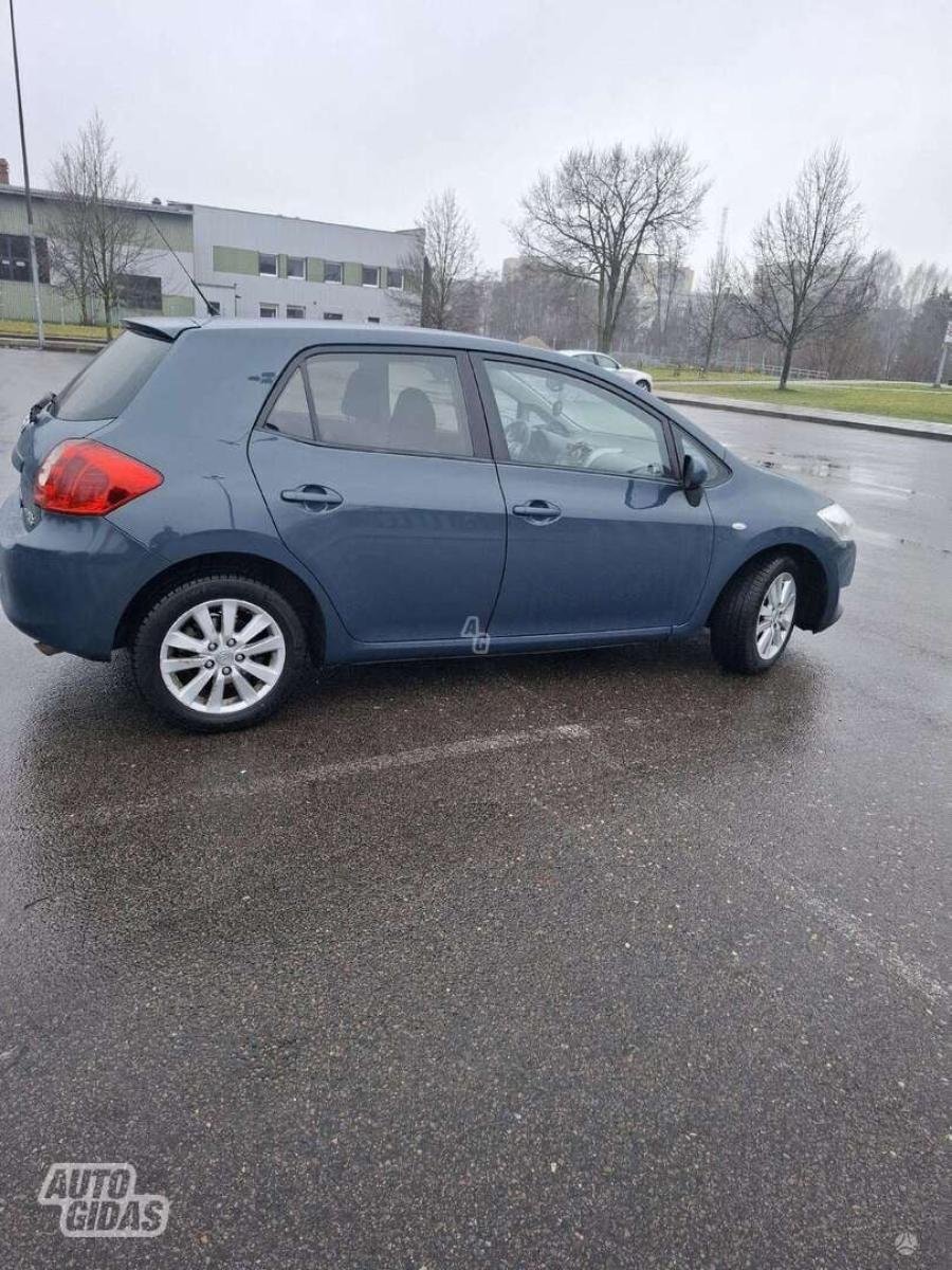 Blue Toyota Auris 2007 in Vilnius, with an engine capacity of 2.00 L and mileage of 290 thousand km for 950 €, photo 3 on AUTOMOTO.COM.LV
