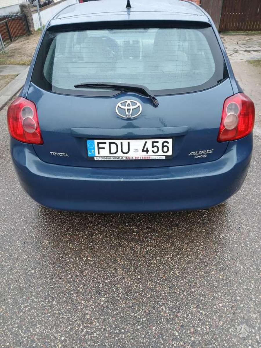 Blue Toyota Auris 2007 in Vilnius, with an engine capacity of 2.00 L and mileage of 301 thousand km for 1550 €, photo 2 on AUTOMOTO.COM.LV