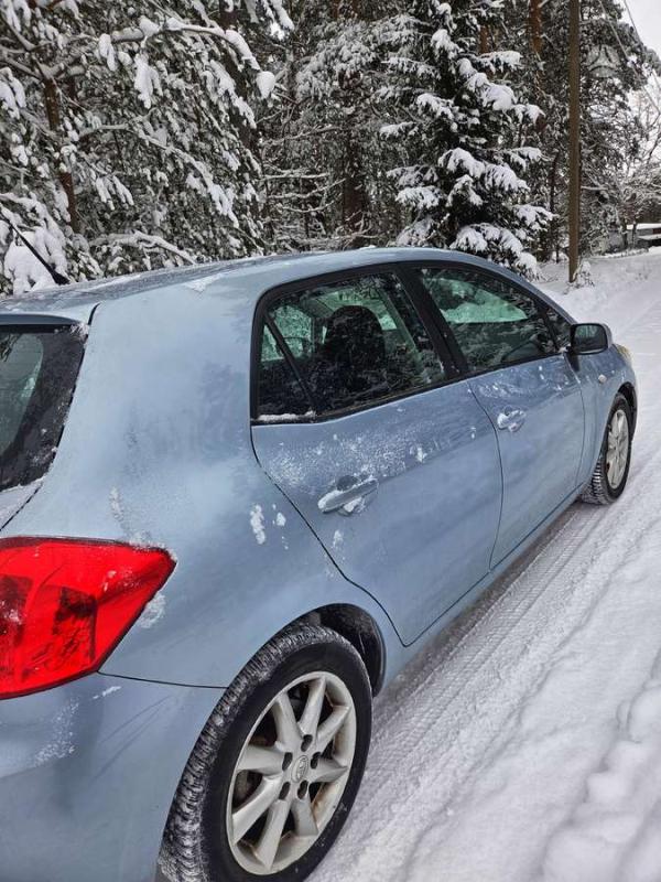 Zils Toyota Auris 2007 Šilutė, ar dzinēja tilpumu 2.00 L un nobraukumu 315 tūkst. km par 3000 €, foto 3 vietnē AUTOMOTO.COM.LV